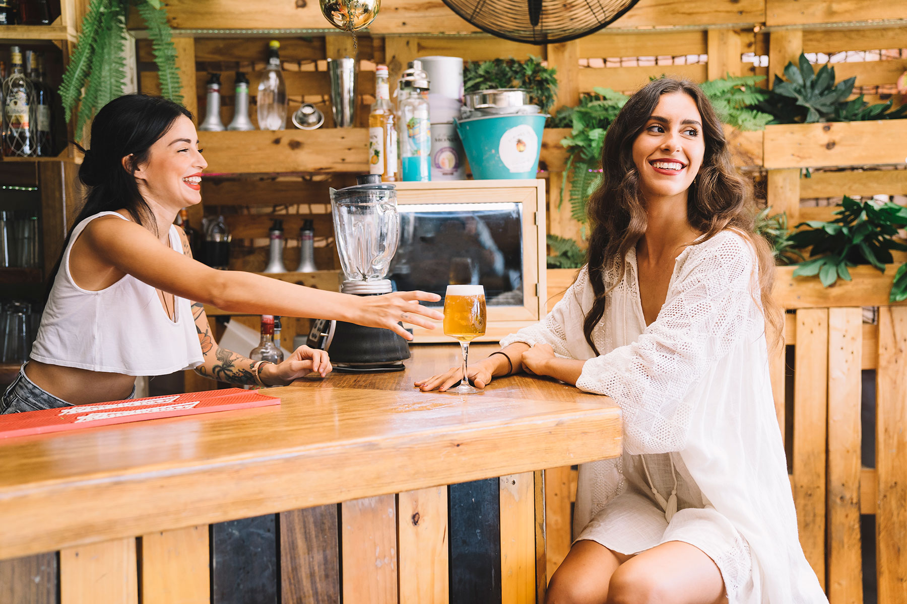 10 Tips for Bartenders to Connect With Customers